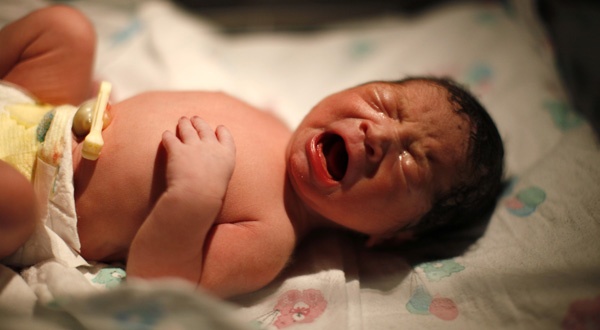 Pourquoi bébé pleure-t-il ? - LeBabi.net