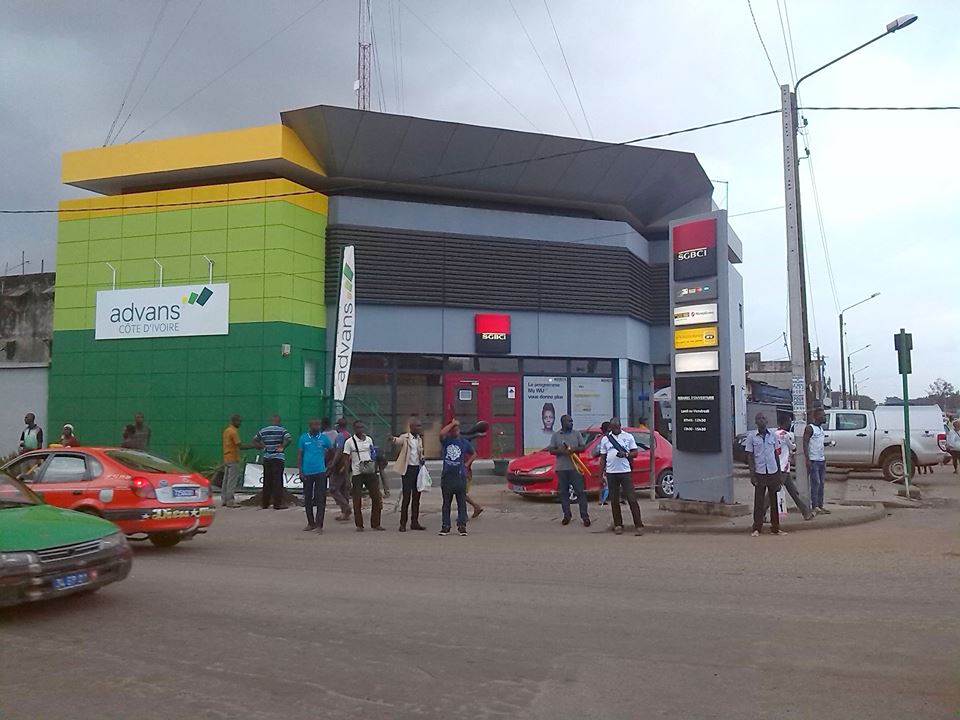 Microfinance : Advans Côte d’Ivoire innove avec une agence hors-norme ...