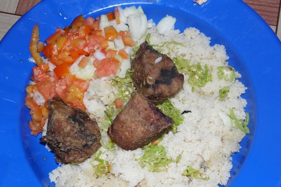 Garba, le célèbre met ivoirien | LeBabi.net Abidjan - Côte d'Ivoire